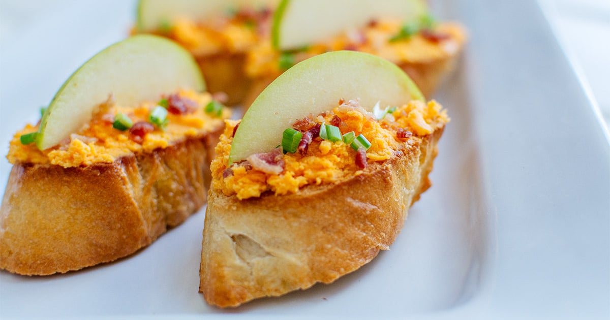 How to Make this Easy Cheddar Apple Crostini Recipe - Posh in Progress