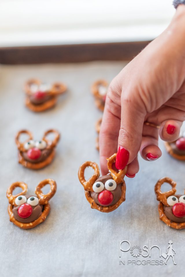 Pretzel Rolo Reindeer: How to Make this Easy Holiday Treat - Posh in ...