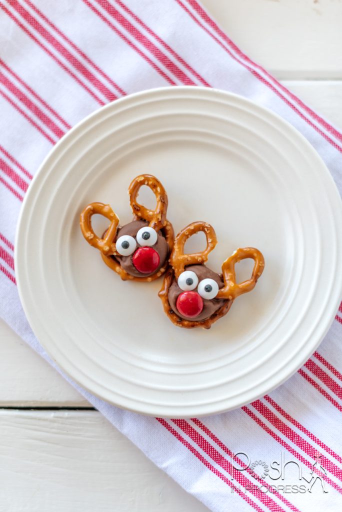 Pretzel Rolo Reindeer: How to Make this Easy Holiday Treat - Posh in ...