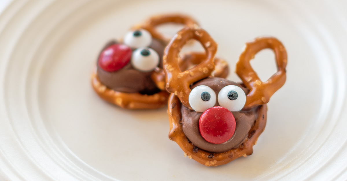 Pretzel Rolo Reindeer: How to Make this Easy Holiday Treat - Posh in ...