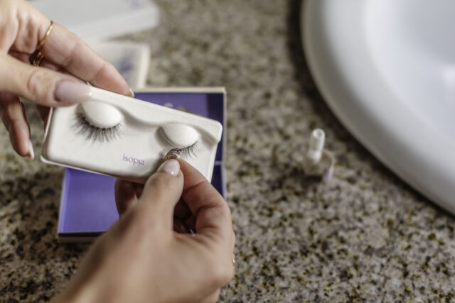 Mastering the Art of False Eyelashes: A Comprehensive Guide for ...